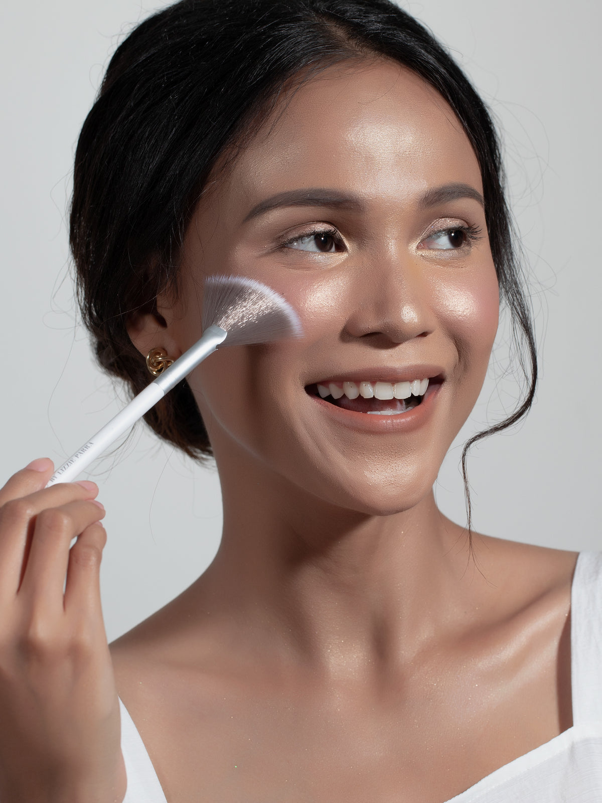 How To Apply Highlighter Makeup Face | Saubhaya Makeup